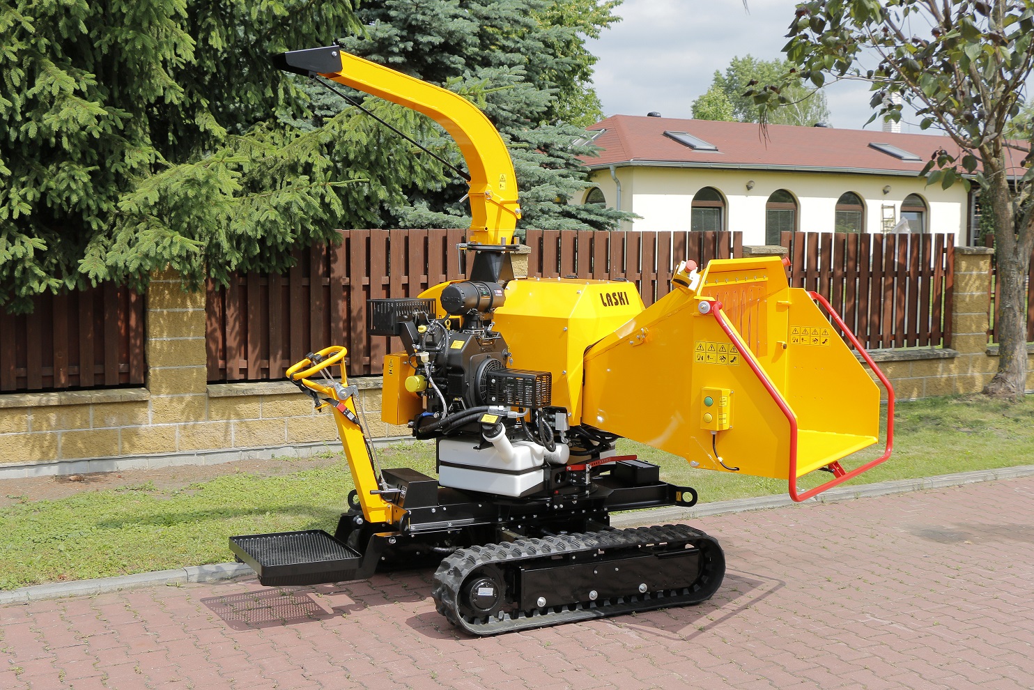 Powerful chipper on tracked chassis with petrol engine LS 160 P Track ...