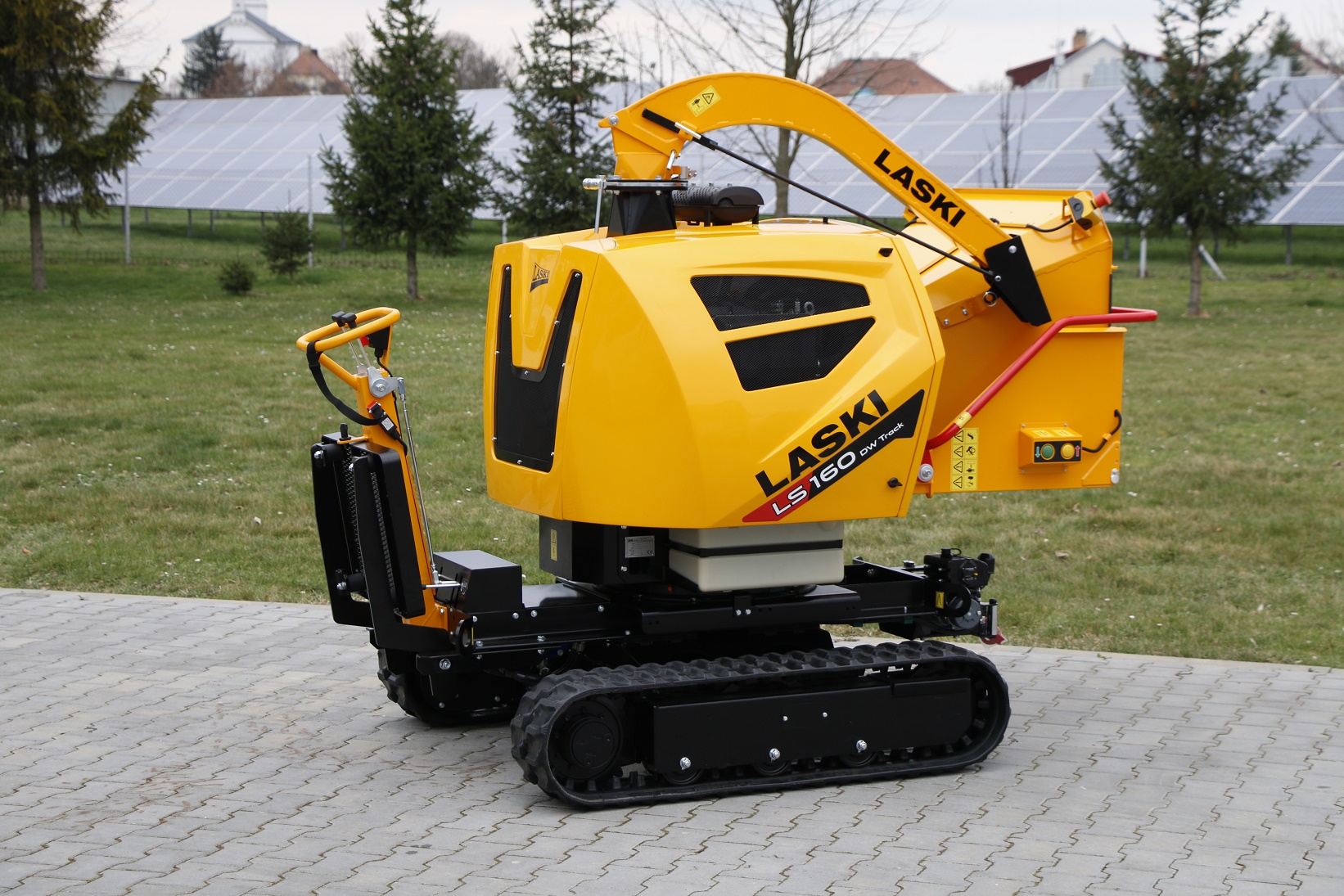 Powerful chipper on tracked chassis with diesel engine LS 160 DW Track ...